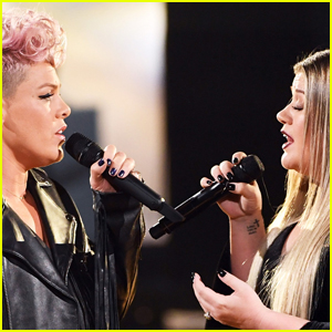 Pink & Kelly Clarkson’s Opening Number at American Music Awards 2017 ...
