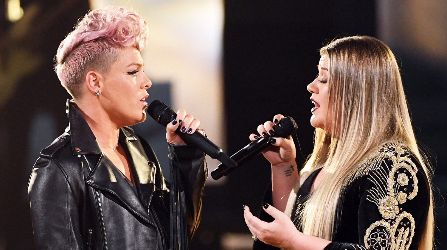 Pink & Kelly Clarkson’s Opening Number at American Music Awards 2017 ...