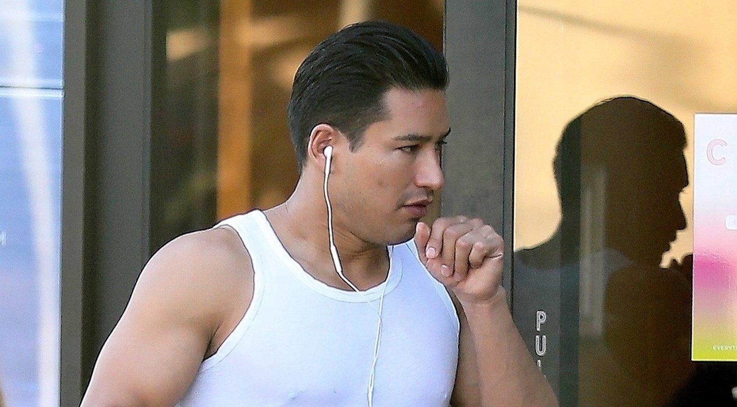 Mario Lopez Shows Off Bulging Biceps in Beverly Hills! | Mario Lopez ...