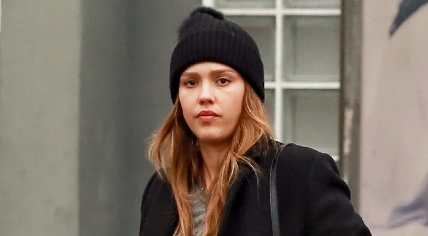 Jessica Alba Shares Cute Photo Breastfeeding Son Hayes! | Celebrity ...