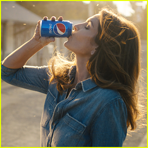 Cindy Crawford to Star in Pepsi Commercial with Son Presley! | Cindy ...