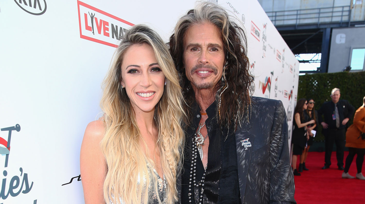 Steven Tyler & Girlfriend Aimee Preston Share a Smooch at Grammy ...