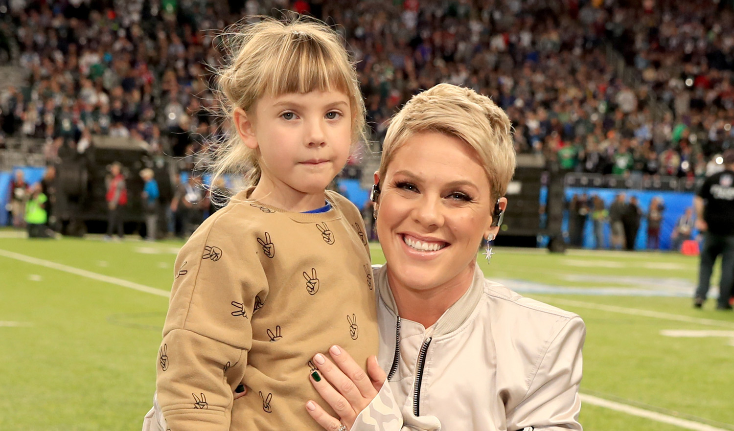 Pink’s Daughter Willow Joins Her at Super Bowl 2018 (Photos) | 2018 ...