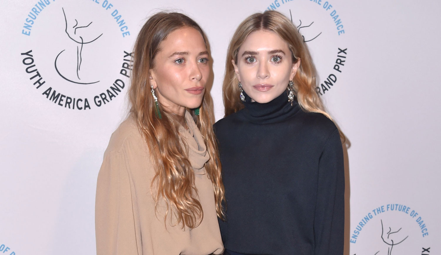 Mary-Kate & Ashley Olsen Make Rare Red Carpet Appearance Together! | Ashley Olsen, Mary-Kate ...