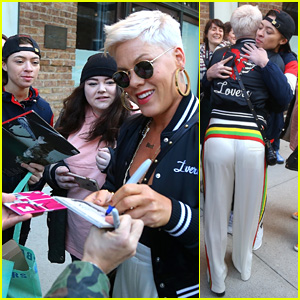 Pink Stops to Sign Autographs & Take Photos with Her Fans! | Pink ...