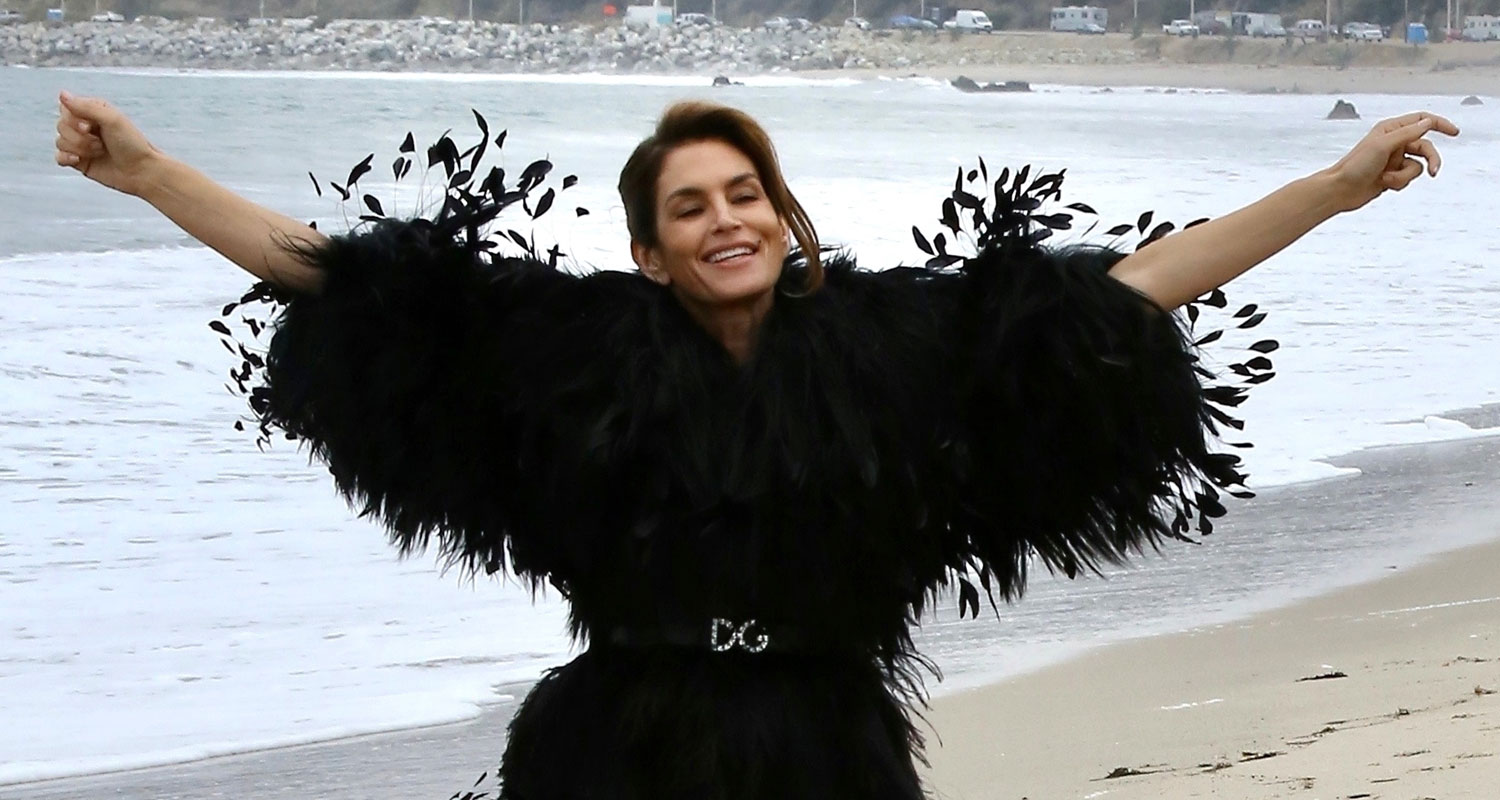 Cindy Crawford Gets Glam During Beach Photo Shoot in Malibu! | Cindy ...
