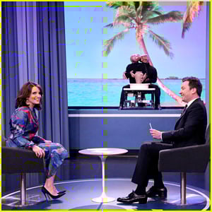 Tina Fey & Jimmy Fallon Play Hilarious ‘What’s Behind Me?’ Game on ...