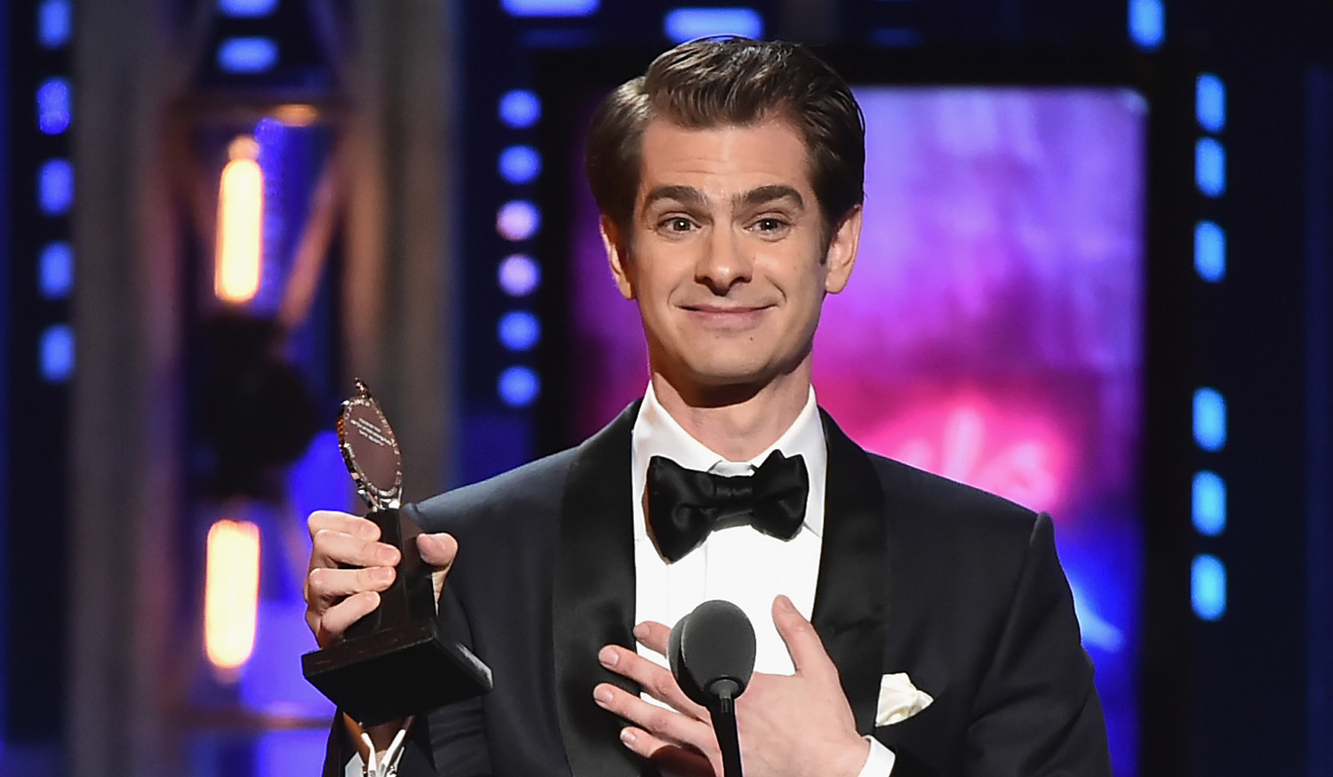 Andrew Garfield Dedicates His Tony Award to LGBTQ Community | 2018 Tony ...