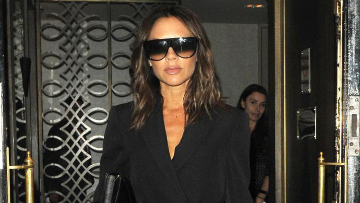Victoria Beckham Rocks Sunglasses at Night in London | Victoria Beckham ...