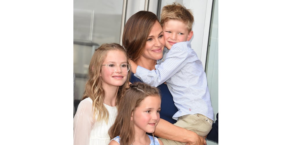 Jennifer Garner Poses with Her Three Kids at Walk of Fame Ceremony ...