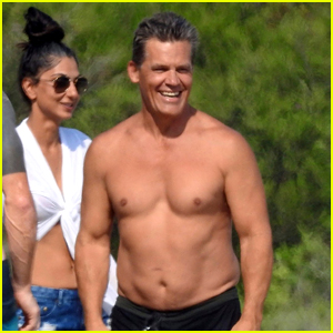 Josh Brolin Has Some Fun Shirtless at the Beach in Malibu! | Josh ...