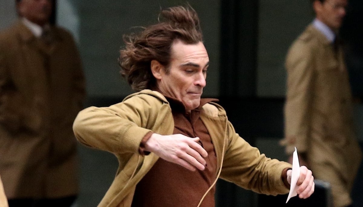 Joaquin Phoenix Takes a Big Fall While Filming ‘Joker’ Movie | Brett ...