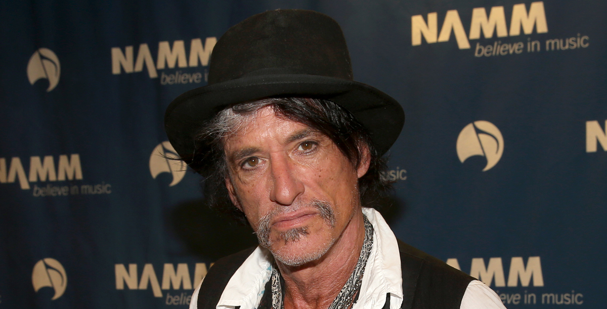 Aerosmith’s Joe Perry Collapses, Rushes to Hospital After Performing ...