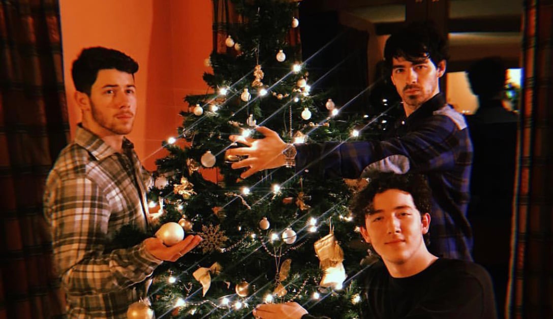 Jonas Brothers, Priyanka Chopra, & Sophie Turner Celebrate Christmas in ...