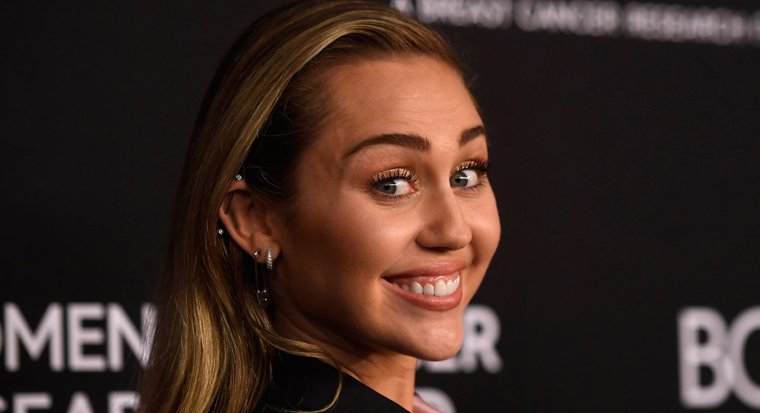 Miley Cyrus Reveals Her First Kiss Was With a Girl | Miley Cyrus | Just ...