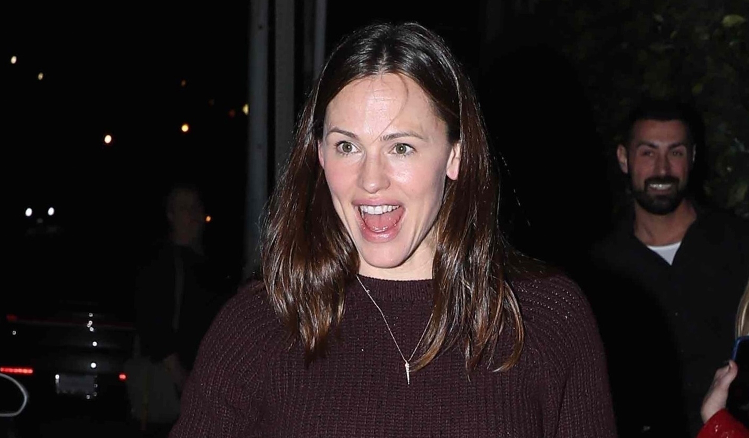 Jennifer Garner Enjoys Night Out with Friends in Santa Monica ...