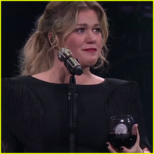 Kelly Clarkson Tears Up on Final Night of ‘Meaning of Life Tour’: ‘I ...