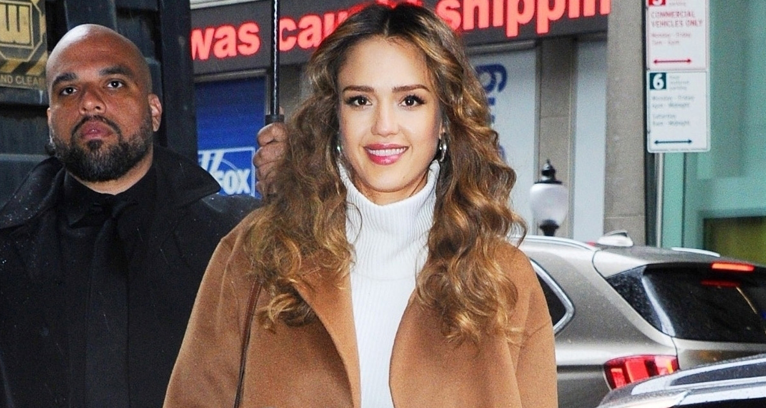 Jessica Alba Bundles Up For Rainy Day in New York City | Jessica Alba ...