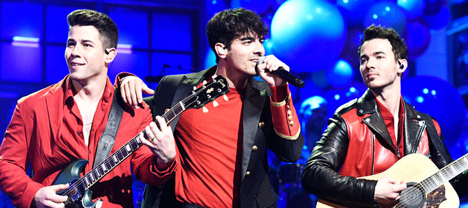 Jonas Brothers Perform ‘Cool’ & ‘Sucker’ on ‘Saturday Night Live ...