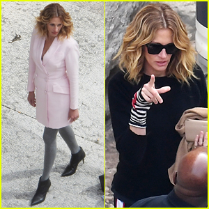 Julia Roberts Works the Camera During Modeling Gig | Julia Roberts ...