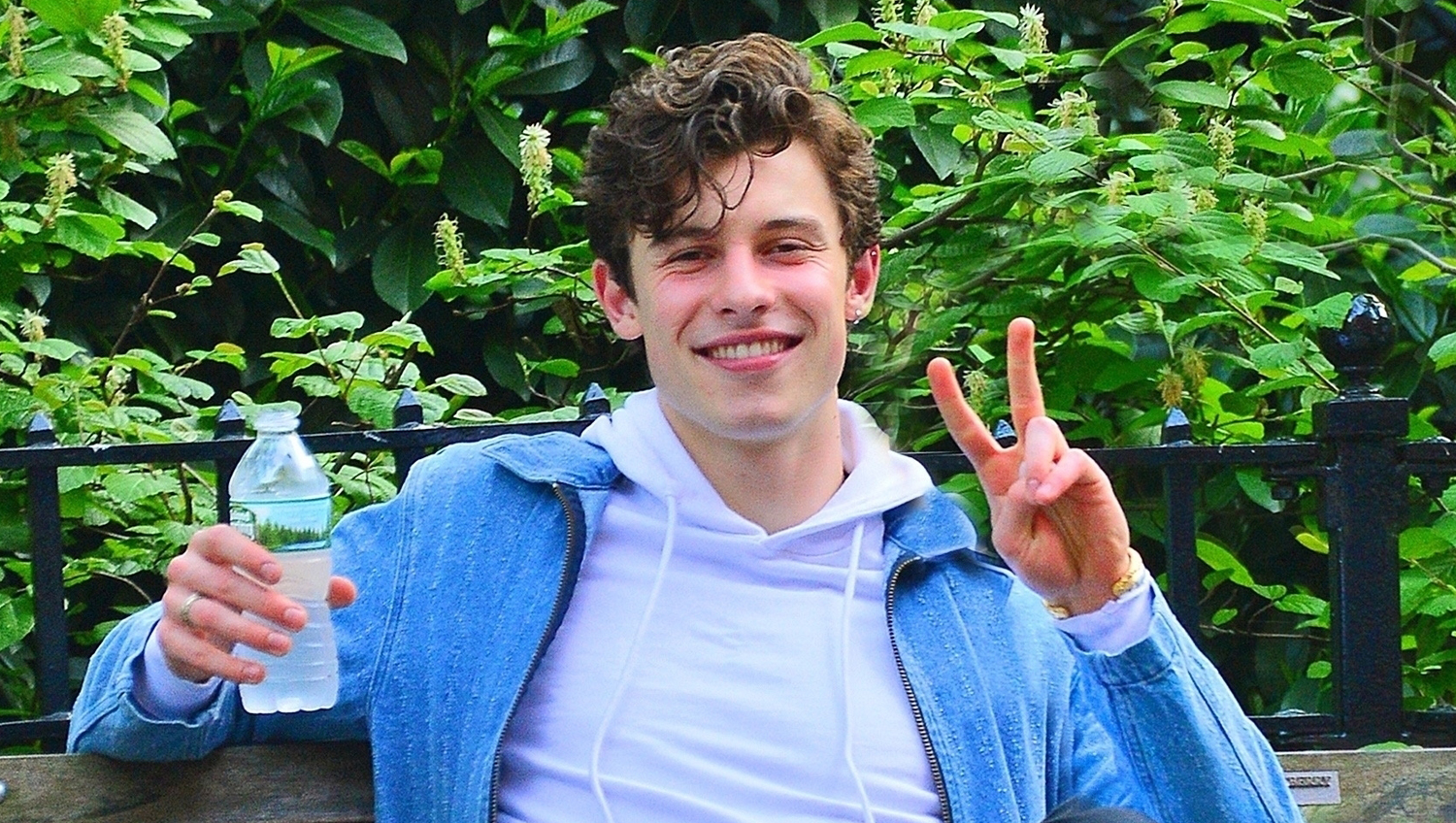 Shawn Mendes is All Smiles Hanging Out in NYC | Shawn Mendes | Just ...