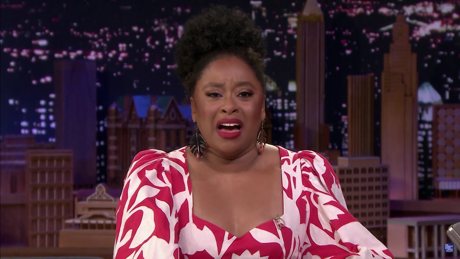 Phoebe Robinson Makes Hilarious Attempt at Crying on Demand on ‘Fallon ...
