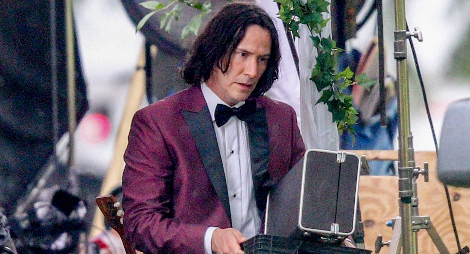 Keanu Reeves Suits Up in Purple for ‘Bill & Ted Face the Music’ Scene ...