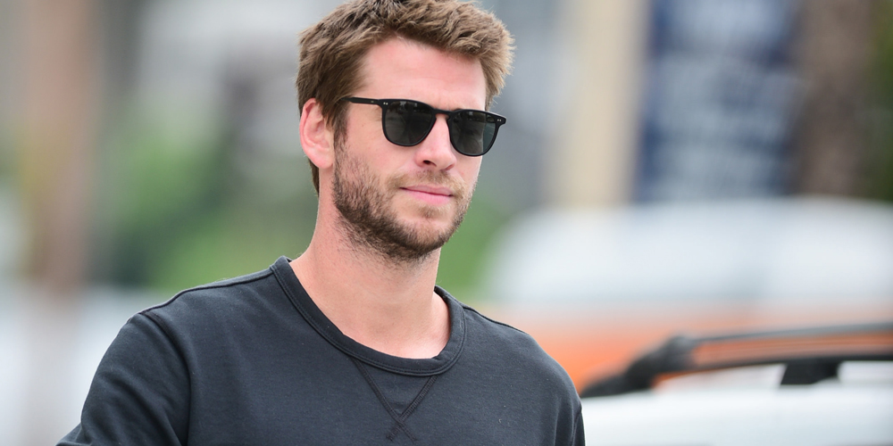 Liam Hemsworth Goes on a Coffee Run in LA | Liam Hemsworth : Just Jared ...