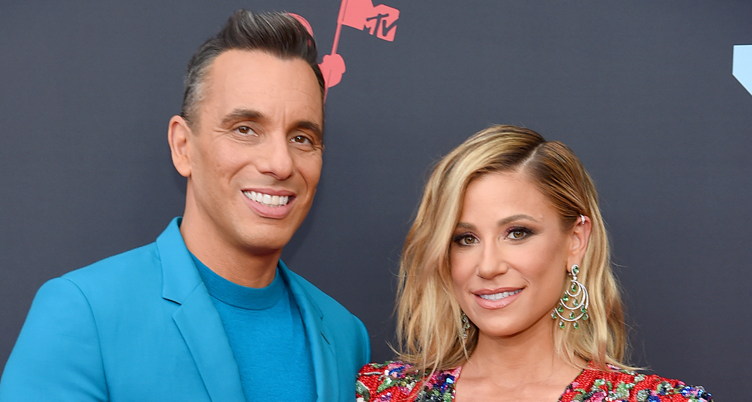 Host Sebastian Maniscalco Arrives with Wife Lana Gomez at MTV VMAs 2019 ...