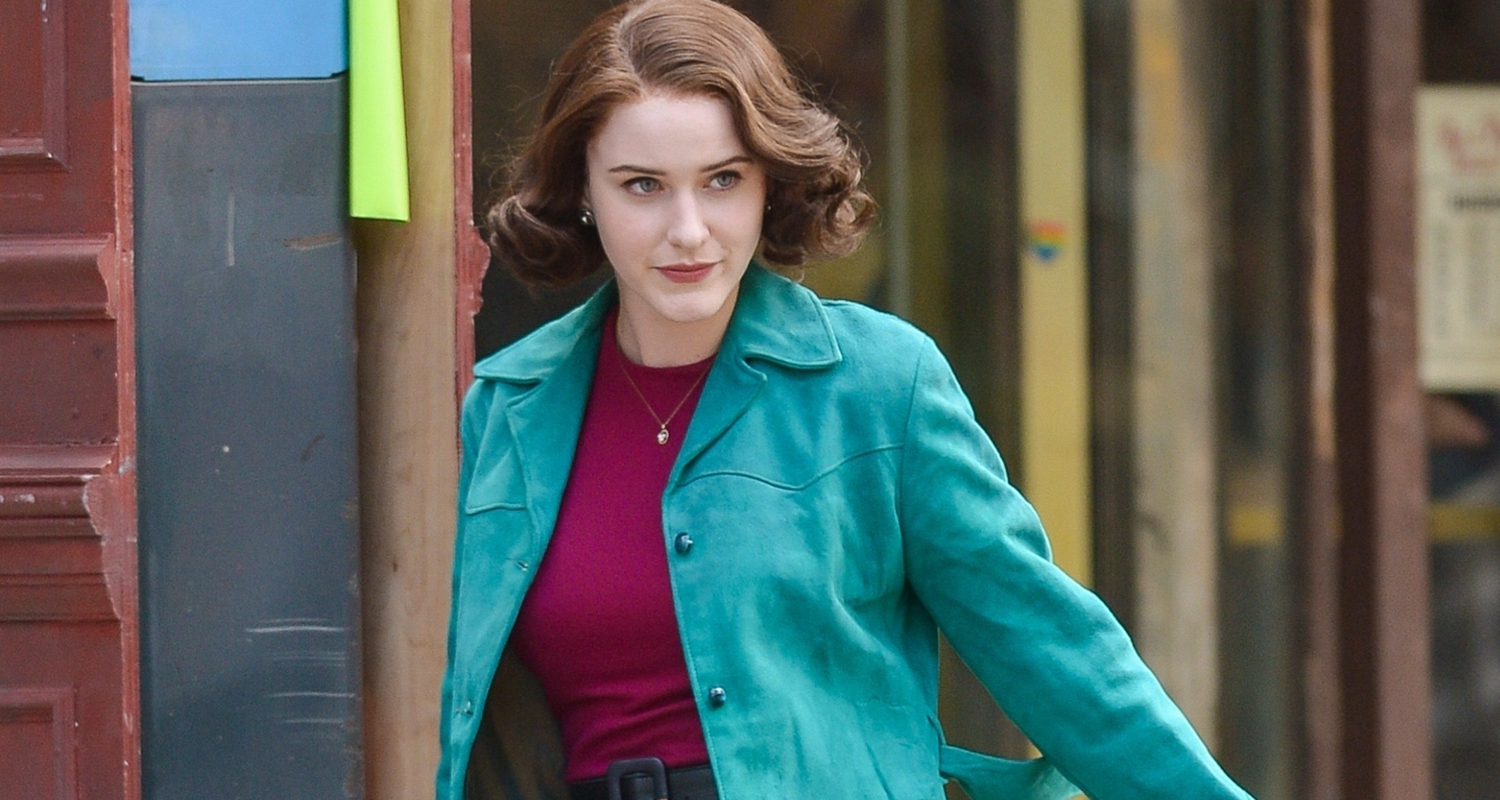 Rachel Brosnahan Gets Into Character While Filming ‘The Marvelous Mrs ...
