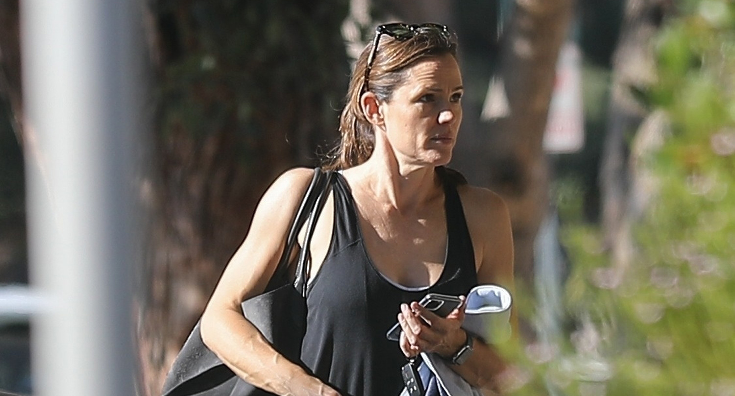Jennifer Garner Shows Off Her Muscles While Hitting the Gym | Jennifer ...