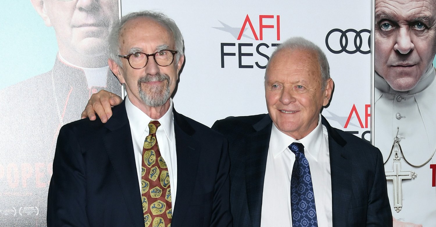 Jonathan Pryce & Anthony Hopkins Buddy Up at ‘The Two Popes’ Premiere ...