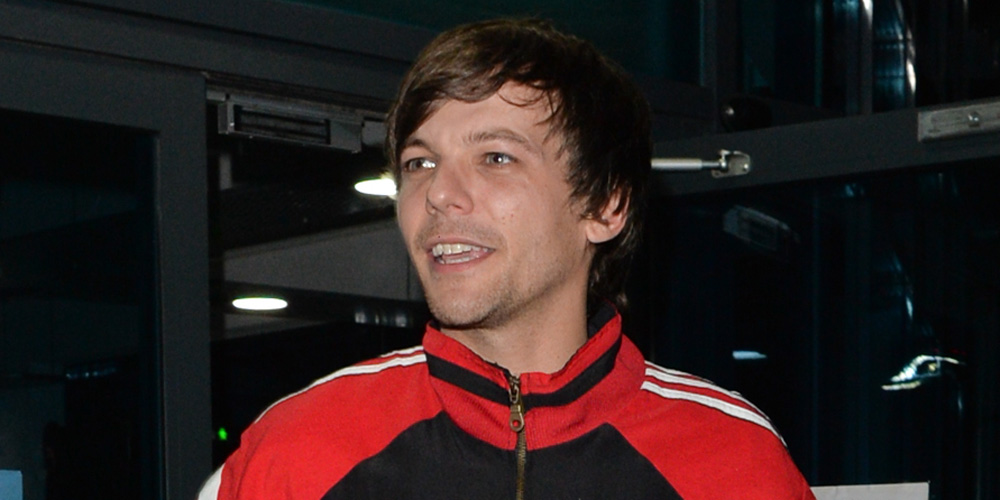 Louis Tomlinson Snaps Tons of Pics With Fans While Out in London ...