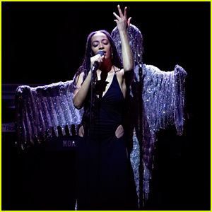 Solange Performs ‘When I Get Home’ Medley on ‘Tonight Show’ – Watch ...