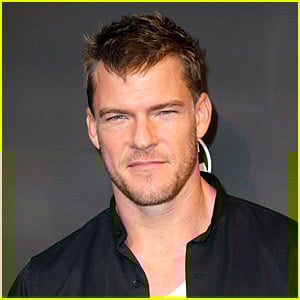 ‘Titans’ Star Alan Ritchson Bares Ripped Body Along with Empowering ...