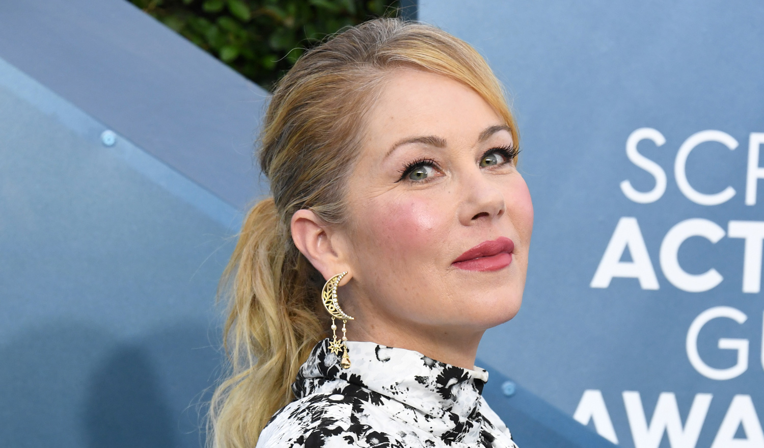 Christina Applegate Dons Black & White Daisy Gown at SAG Awards 2020 ...