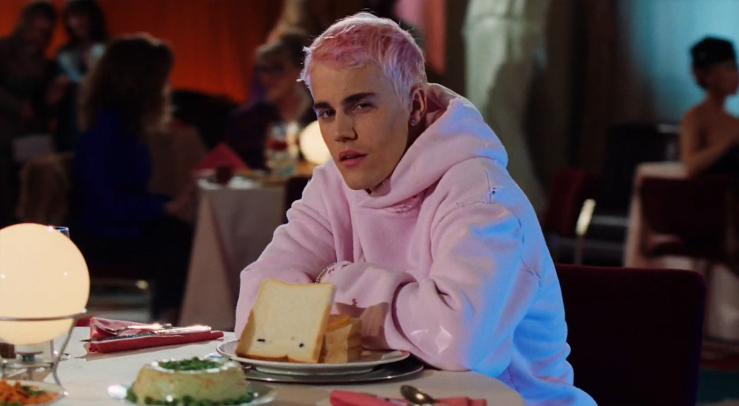 Justin Bieber Hosts a Giant Feast in ‘Yummy’ Music Video | Justin ...