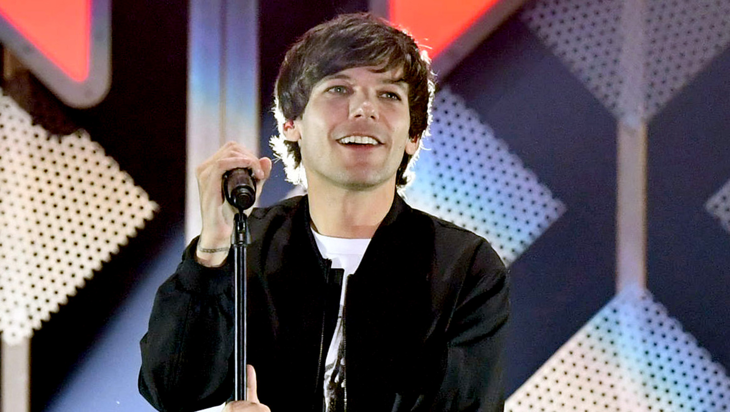 Louis Tomlinson’s ‘Walls’ is About Overcoming Obstacles – Read Lyrics ...