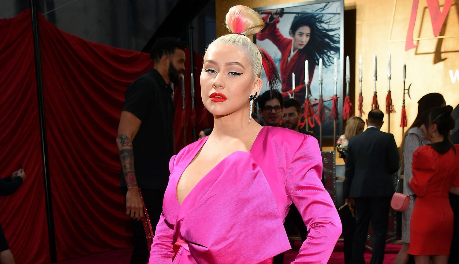 Christina Aguilera Matches Her Hair to Pink Outfit at ‘Mulan’ Premiere ...