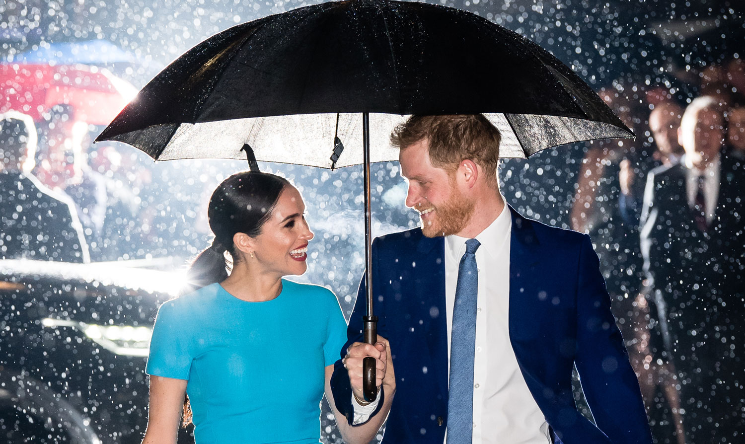 These Photos of Meghan Markle & Prince Harry Walking in the Rain Look Like Movie Magic! | Meghan ...