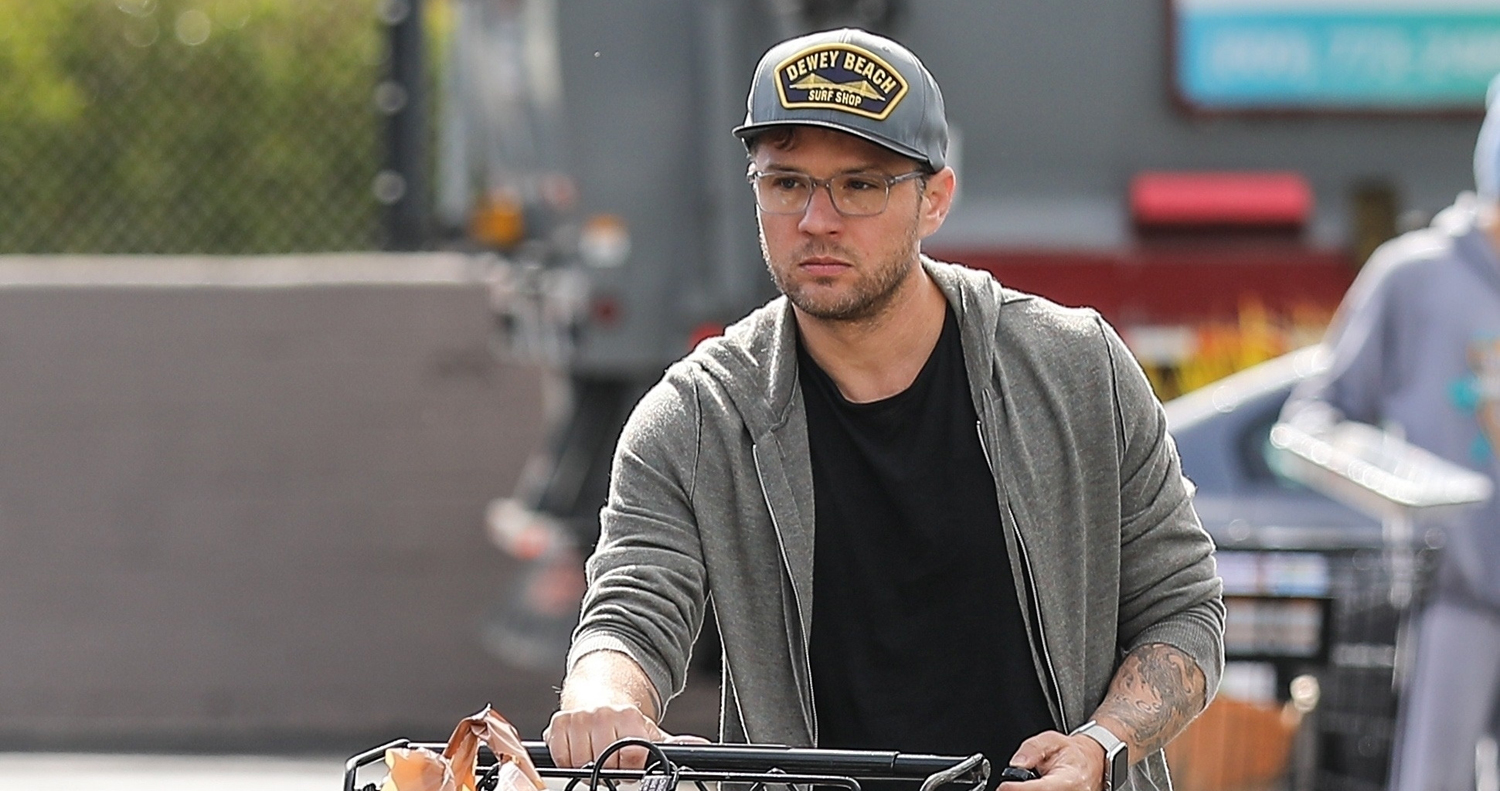 Ryan Phillippe Stocks Up on Groceries, Announces Live Stream Acting ...