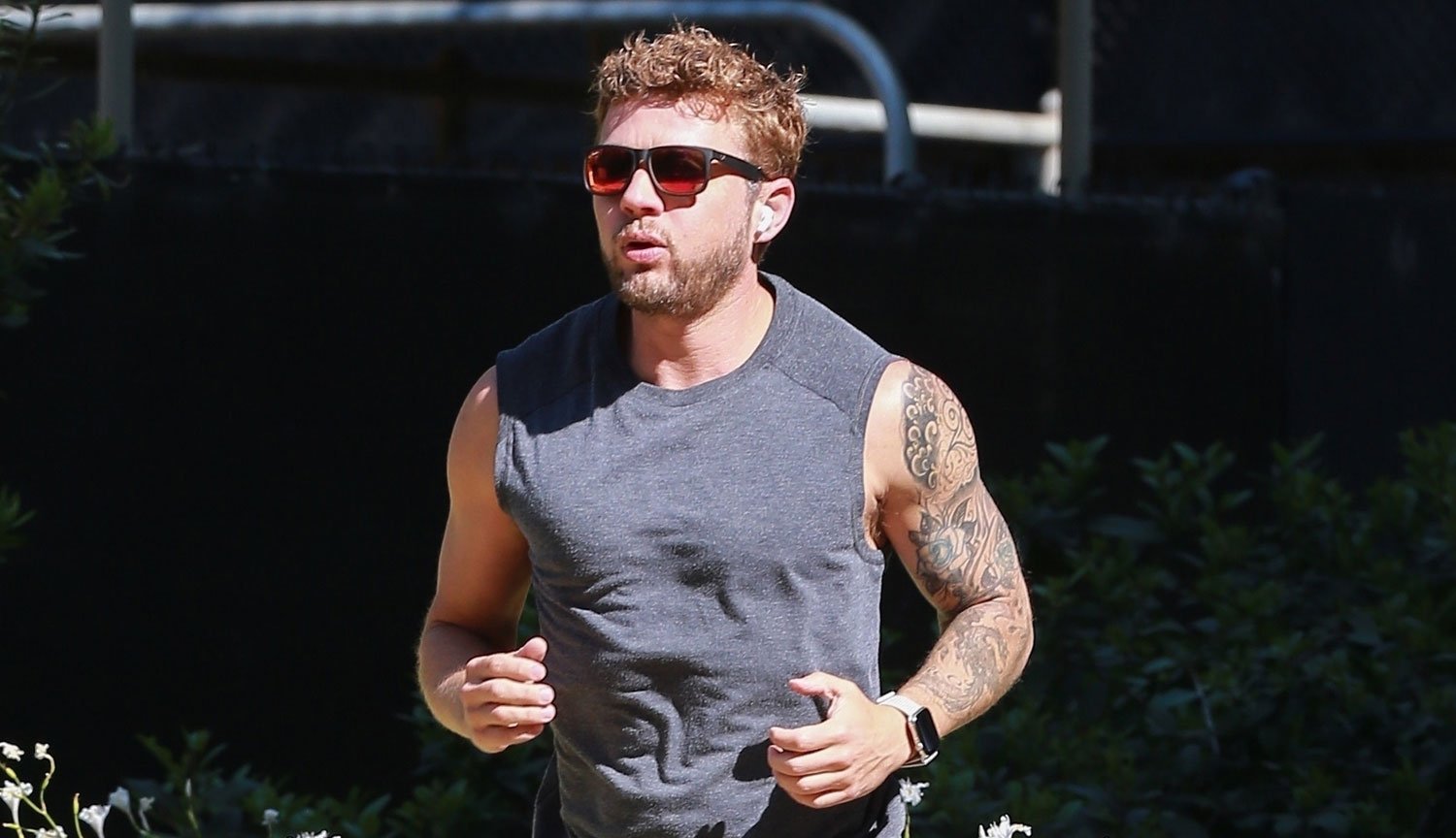 Ryan Phillippe Shows Off Toned Muscles During a Jog | Ryan Phillippe ...