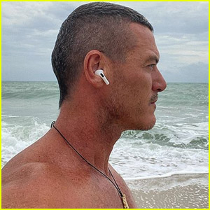 Luke Evans Posts a Shirtless Selfie at the Beach Over Memorial Day ...