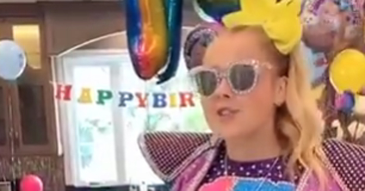 JoJo Siwa Throws Herself a JoJo Siwa-Themed Birthday Party! | jojo siwa ...