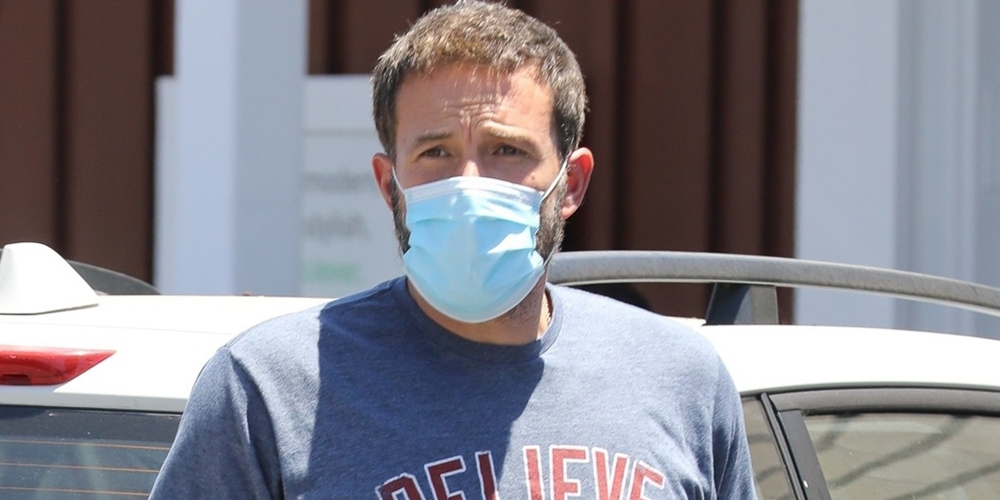 Ben Affleck Wears a Mask While Grabbing Lunch in Brentwood | Ben ...