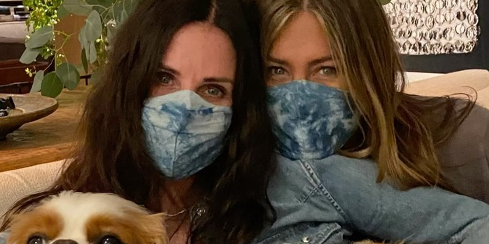 Courteney Cox & Jennifer Aniston Cuddle Up in Masks in a Cute Video ...