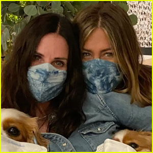 Courteney Cox & Jennifer Aniston Cuddle Up in Masks in a Cute Video ...
