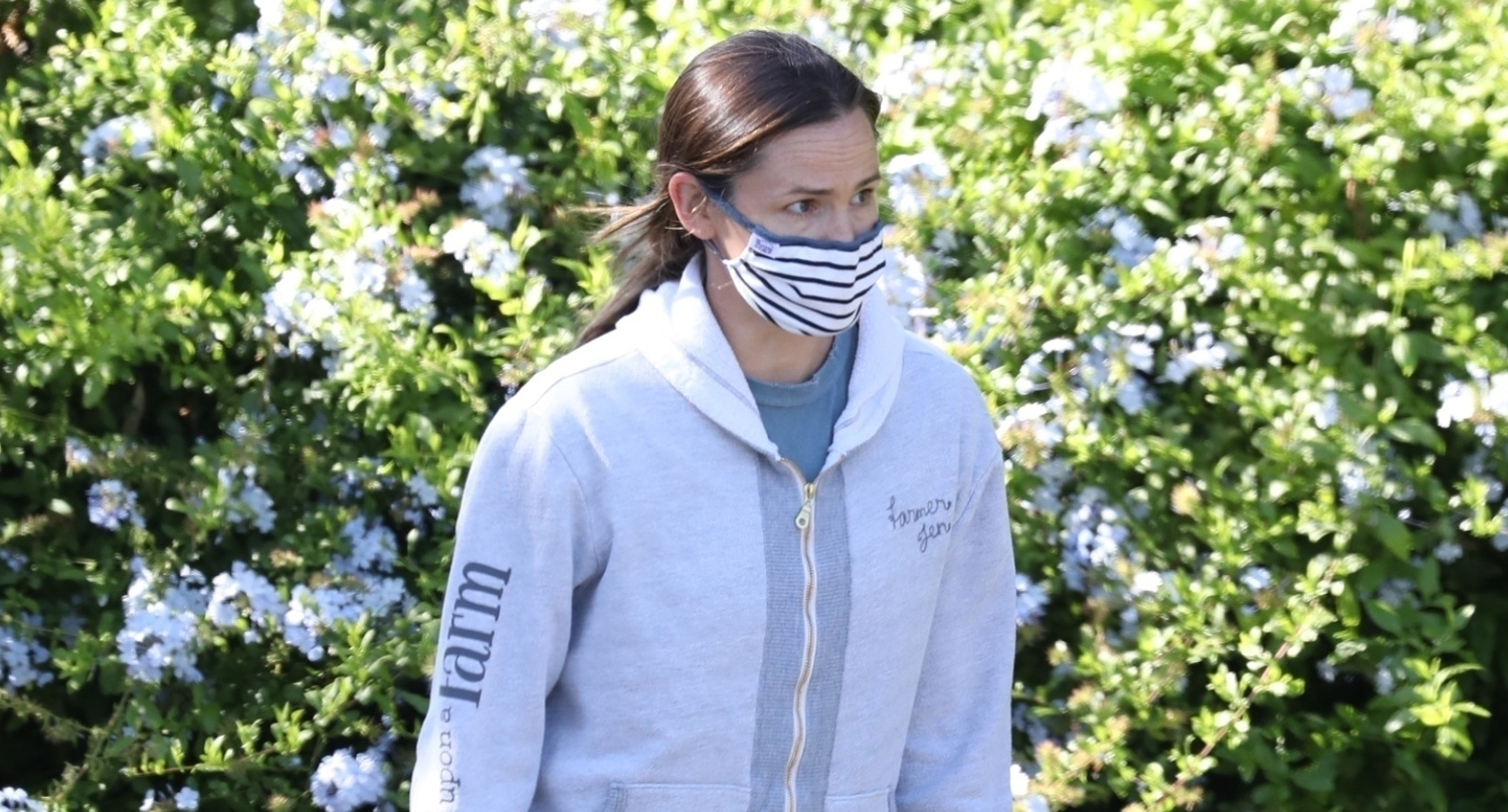 Jennifer Garner Gets in Some Exercise on Afternoon Hike | Jennifer ...