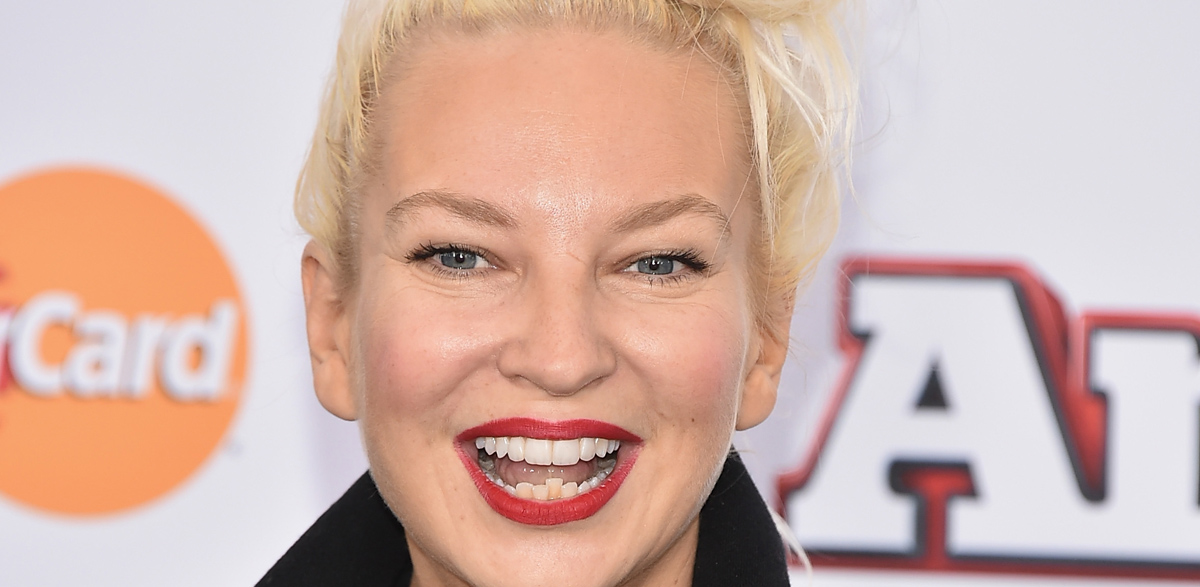 Sia Uses Bathroom, Flushes Toilet During Live Interview (Video) | Sia ...