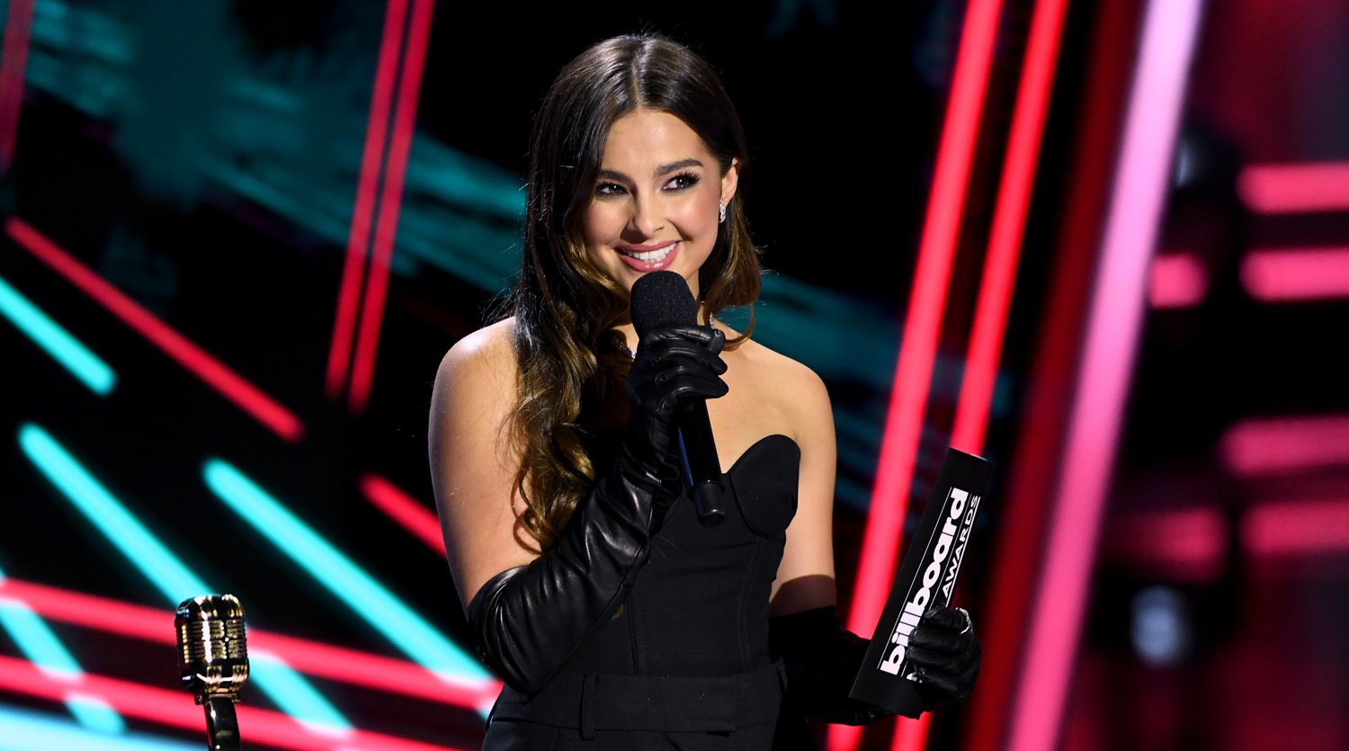 Addison Rae Addresses the Big Mistake She Made While Presenting at the ...